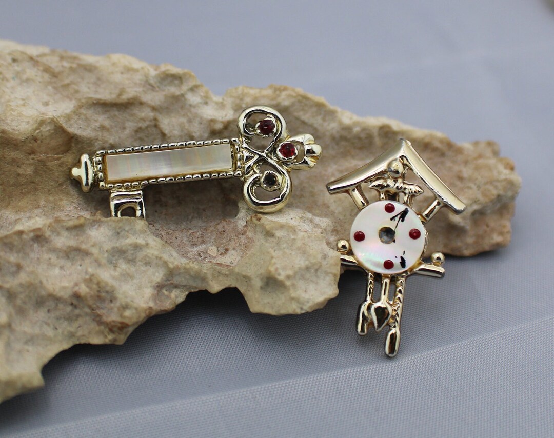Brooch Brooches House Clock, Cuckoo Clock, Key, Gold Tone Shell CZ Pin ...