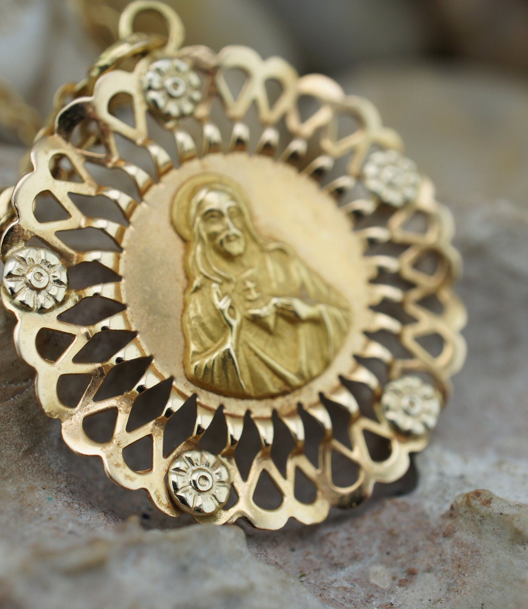 Solid Gold 750 18K Vintage Jewelry Yellow Gold Sacred Heart of Jesus ...