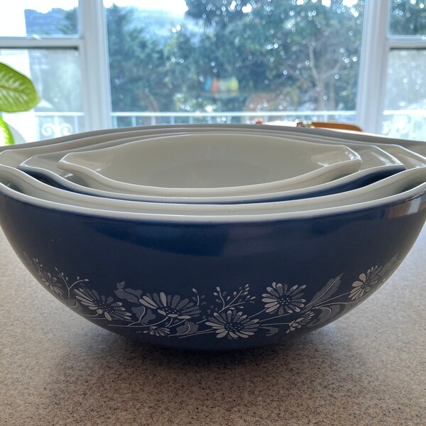 Vintage Pyrex Bowls - Etsy
