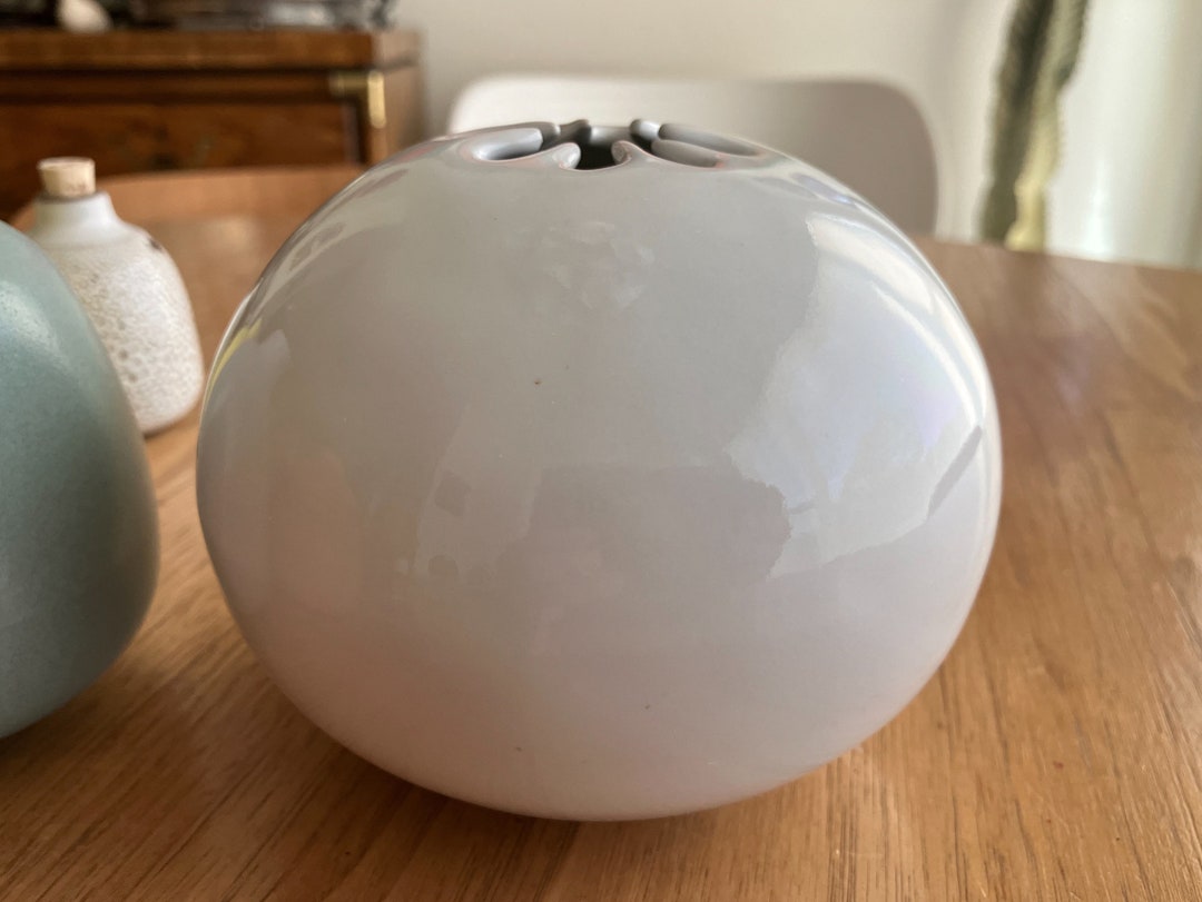 David Gil White Spark Vase Bennington Potters Vermont / Fresh Flowers ...