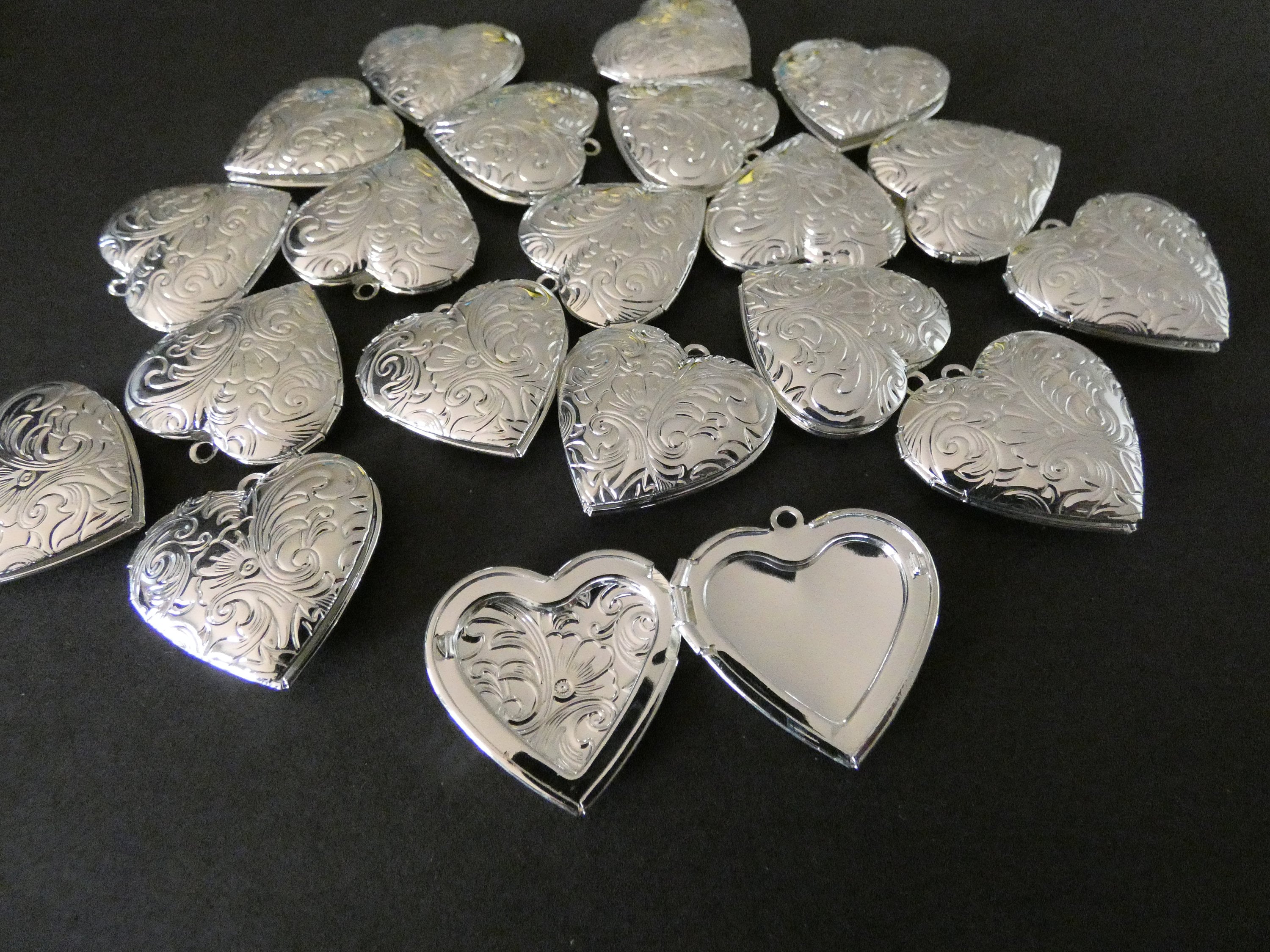 29mm Brass Floral Heart Locket Pendant, Silver, Heart Pendant With ...