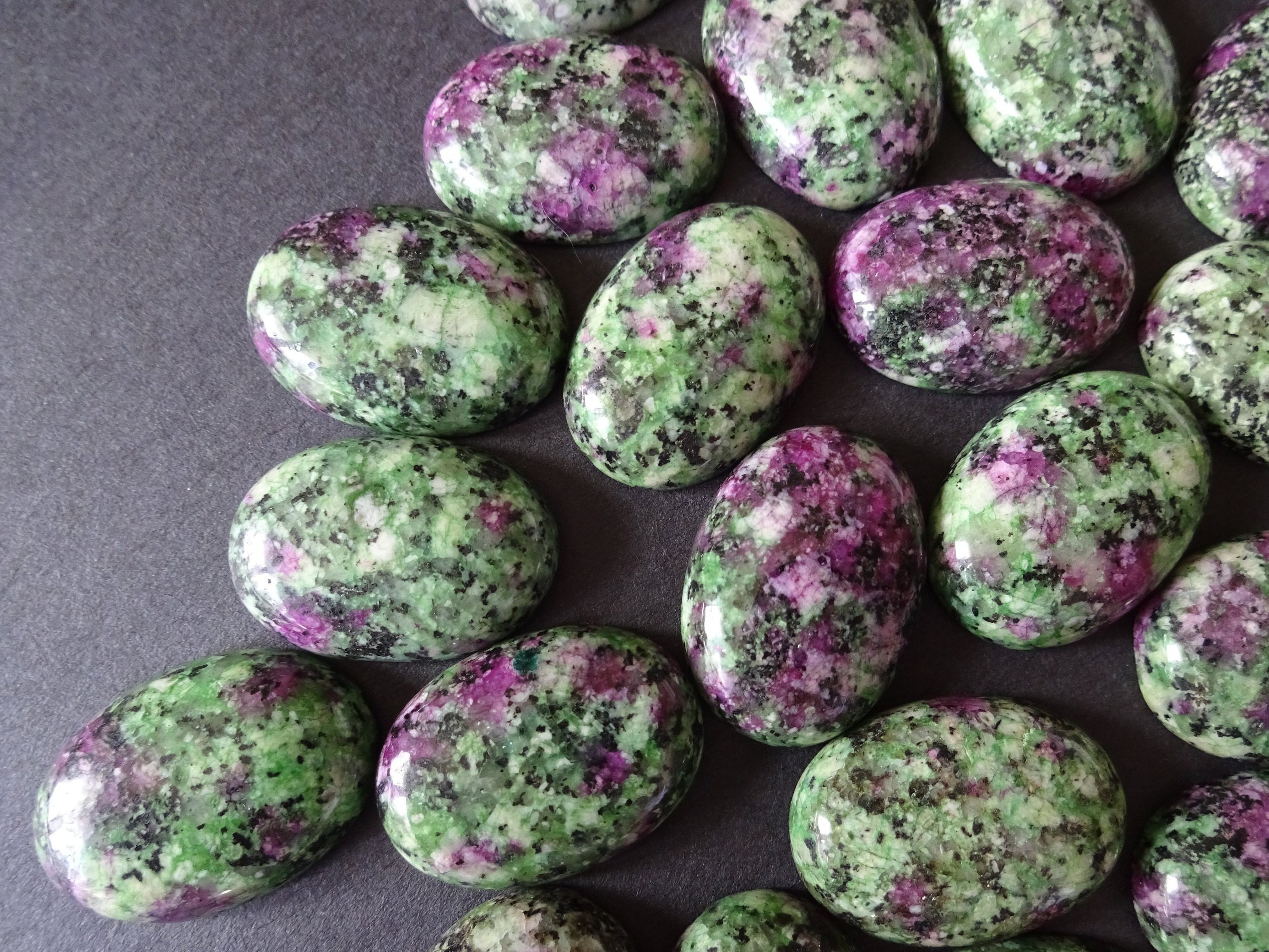 25x18mm Natural Ruby in Zoisite Cabochon, Anyolite, Crystal, Oval ...