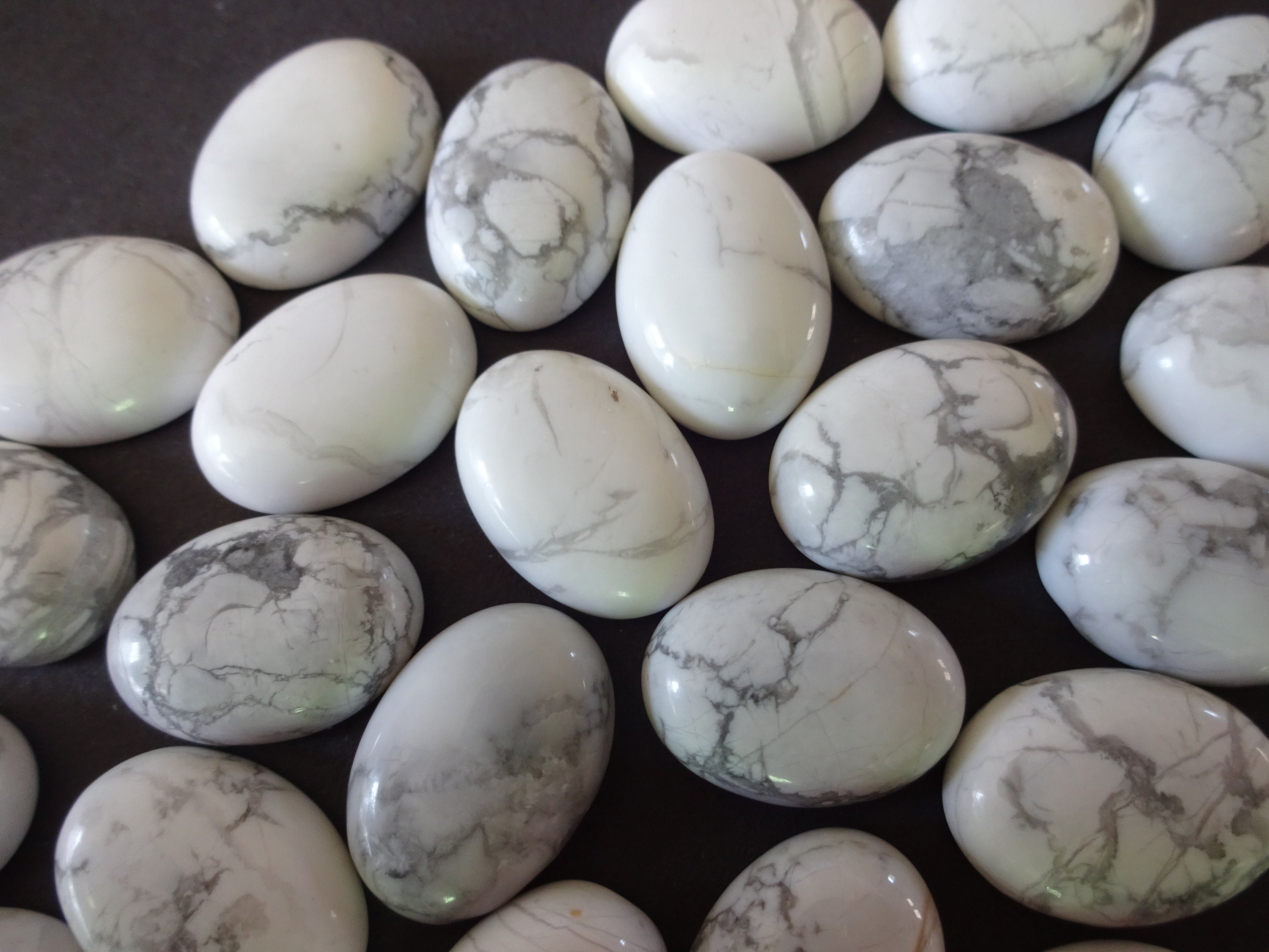 18x13mm Natural Howlite Cabochon Oval Gemstone Cabochon Polished Gem 18x13mm Natural Howlite Cabochon Oval Gemstone Cabochon Polished Gem