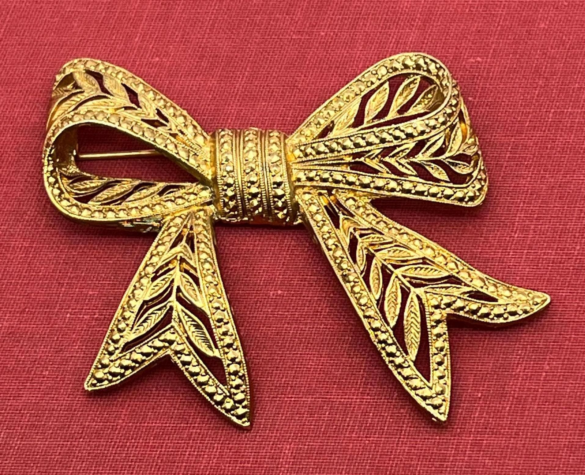 OPENWORK BOW PIN 14K Gold Dipped Open Cut Filagree 1928 Brand Art Deco ...