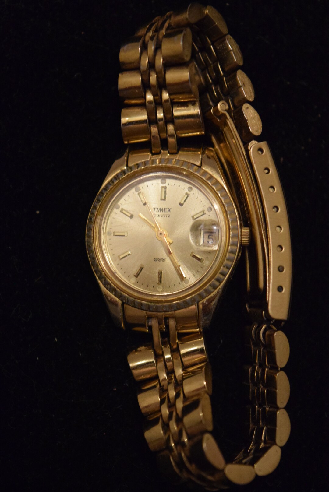 Timex 377 BA CELL Gold Tone Quartz Analog Women's Watch Magnified Date ...
