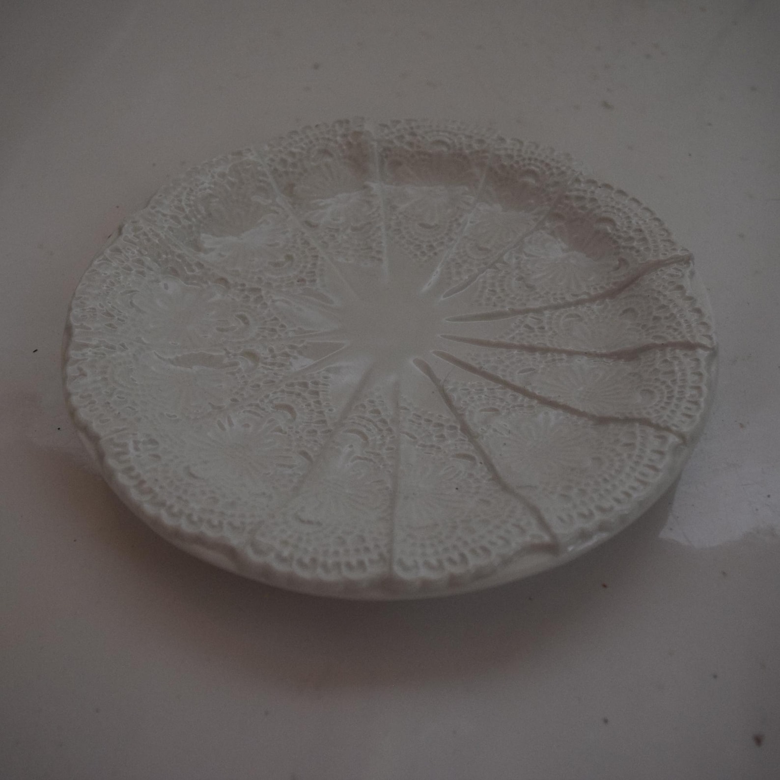 Embossed Italian Pleated Lace Overlay Ceramic Plate Embossed White ...