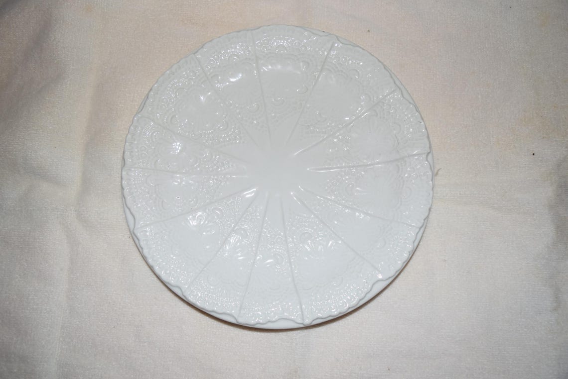 Embossed Italian Pleated Lace Overlay Ceramic Plate Embossed White ...