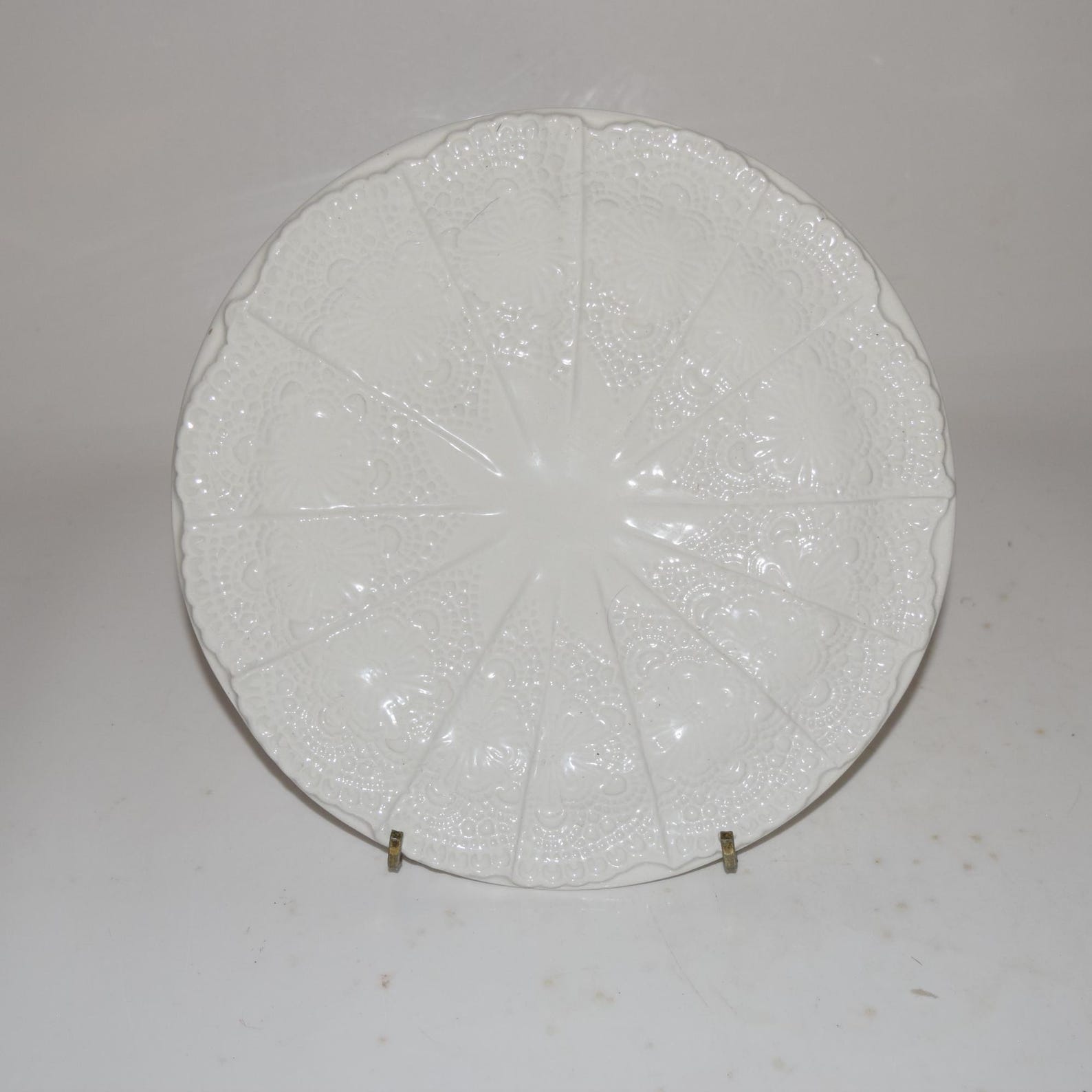 Embossed Italian Pleated Lace Overlay Ceramic Plate Embossed White ...