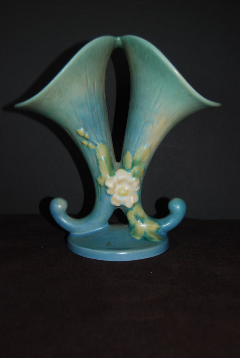MINT Roseville Pottery Double Cornucopia White Rose Blue Vase 145 8 ...