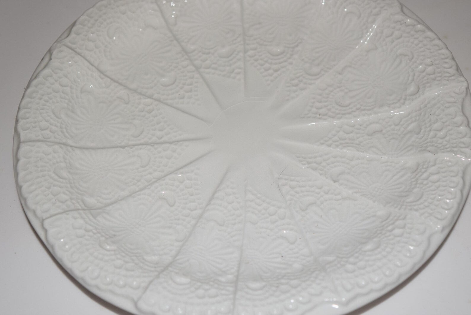 Embossed Italian Pleated Lace Overlay Ceramic Plate Embossed White ...