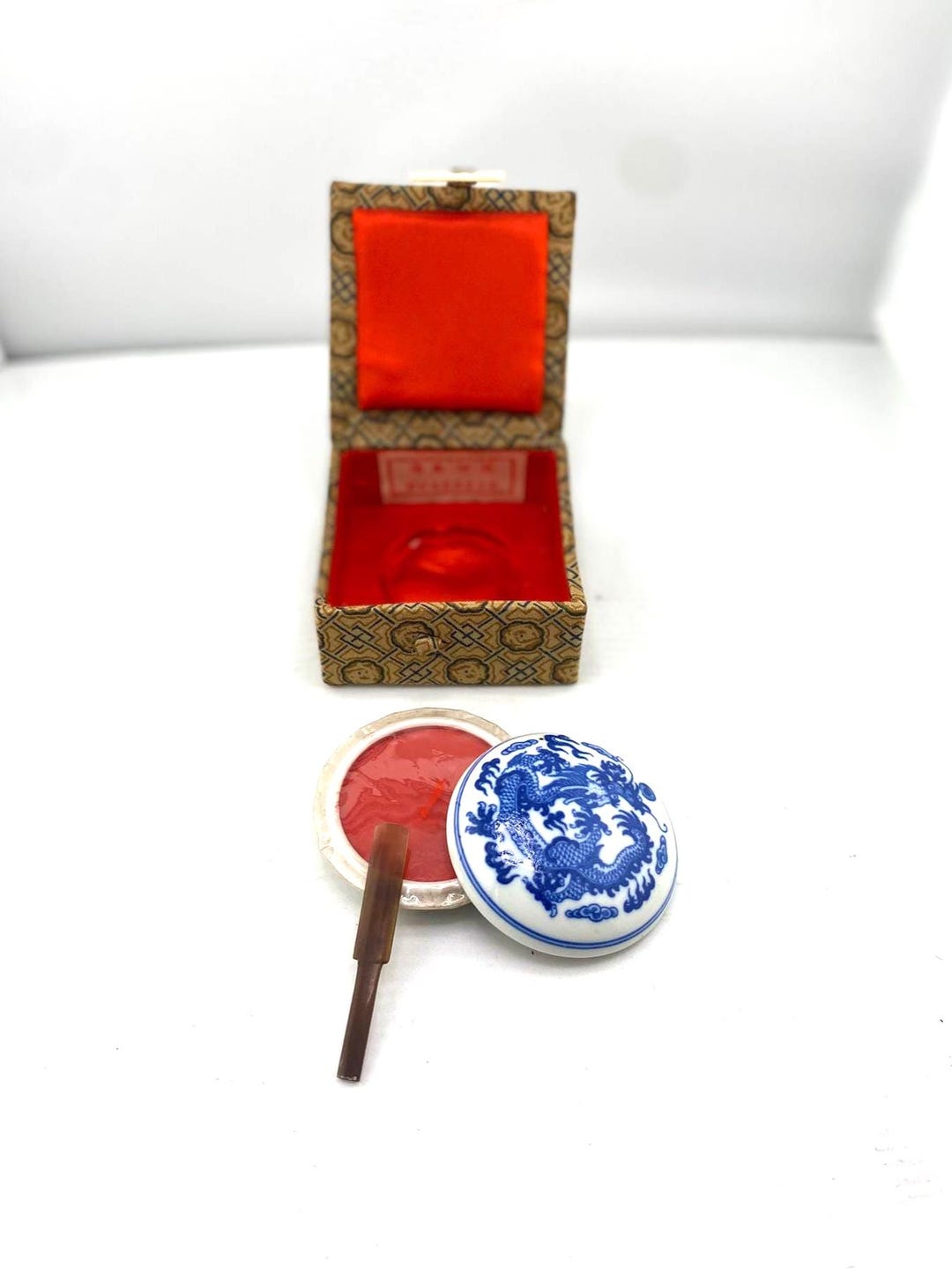 Chinese Porcelain Ink Pot Sometsuke Blue and White Dragon Lid Red Seal ...