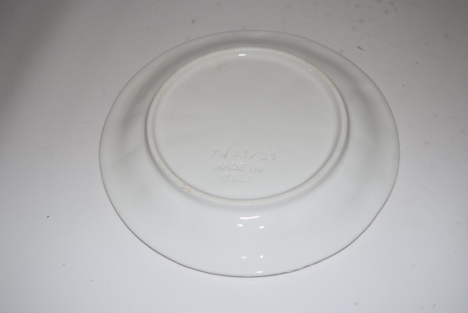 Embossed Italian Pleated Lace Overlay Ceramic Plate Embossed White ...