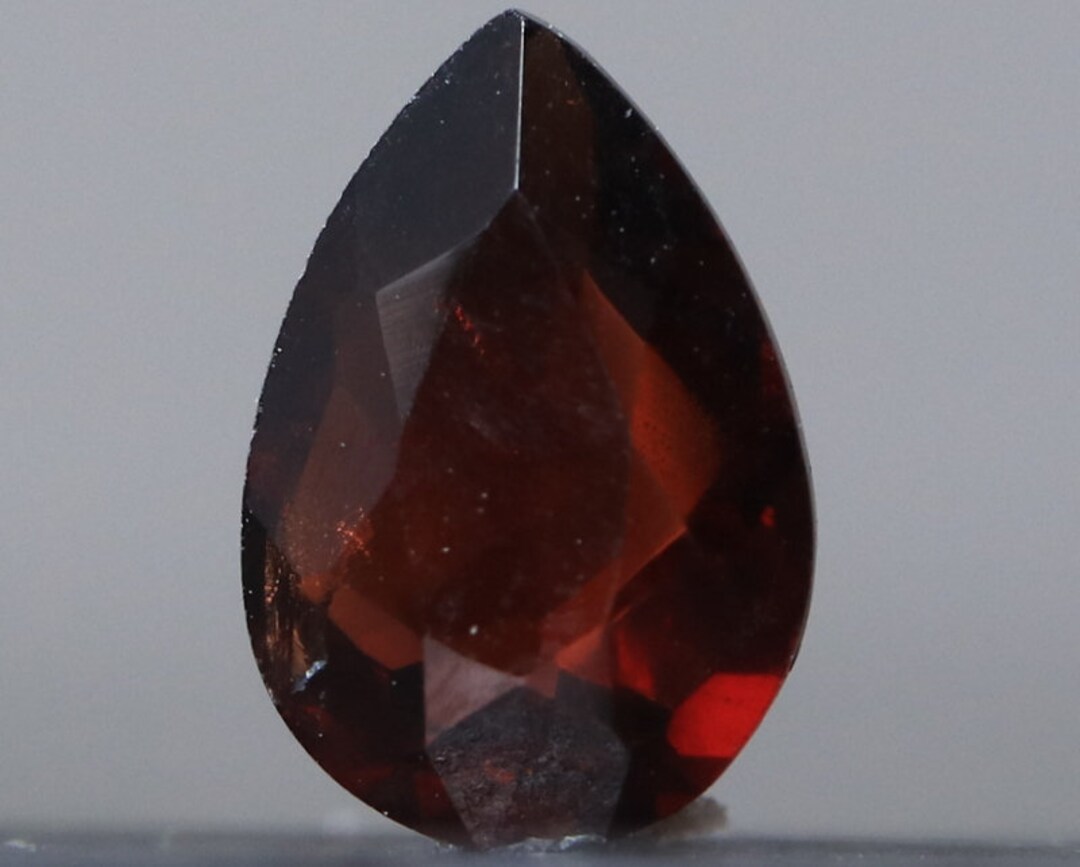 RÄUMUNG Granat Edelstein Facettiert Cabochon - Etsy.de