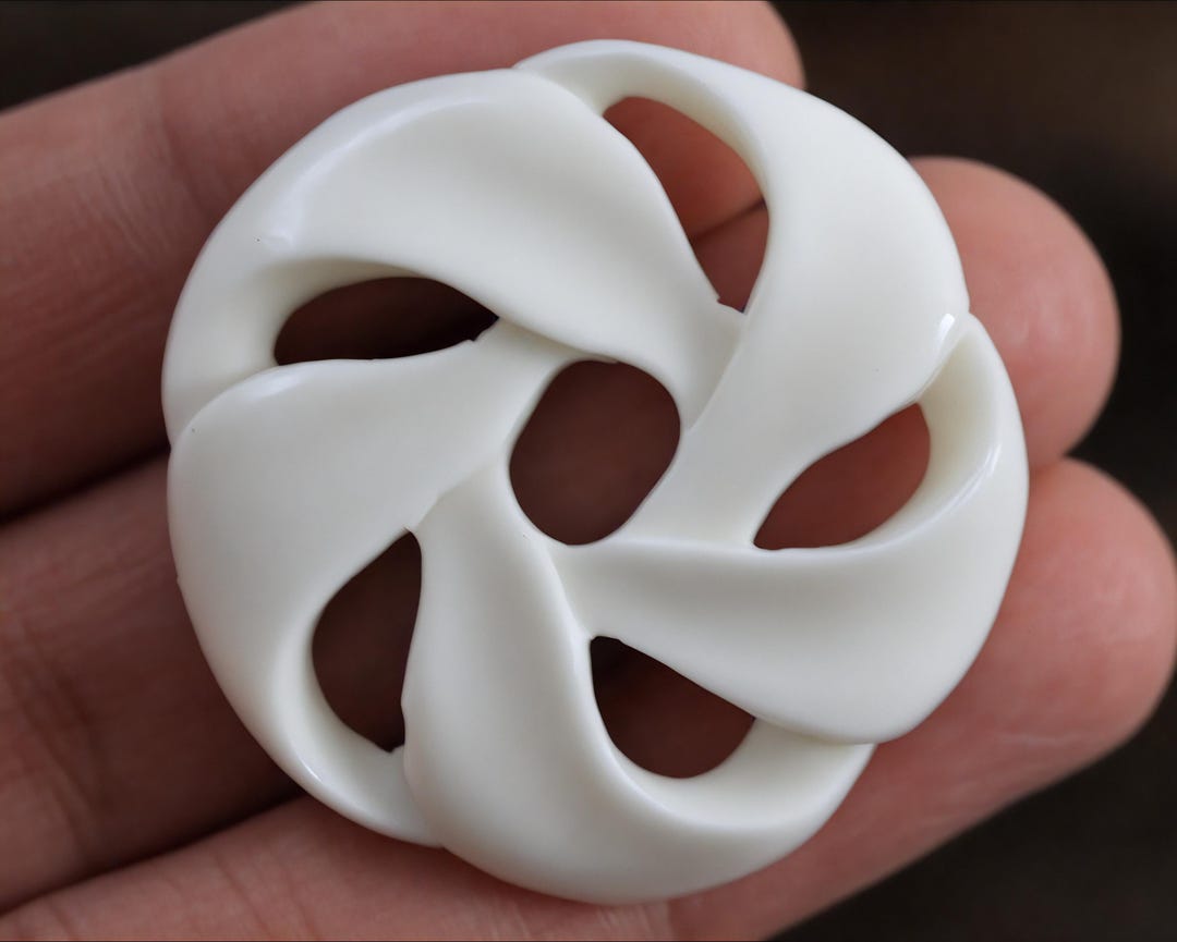 Interlocking Bone Circle Pendant: Hand-carved Celtic Knot Design, 35mm ...