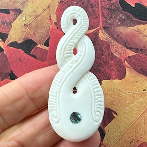 Hand-carved Maori Bone Pikorua Pendant, Abalone Inlay, Infinity Twist ...
