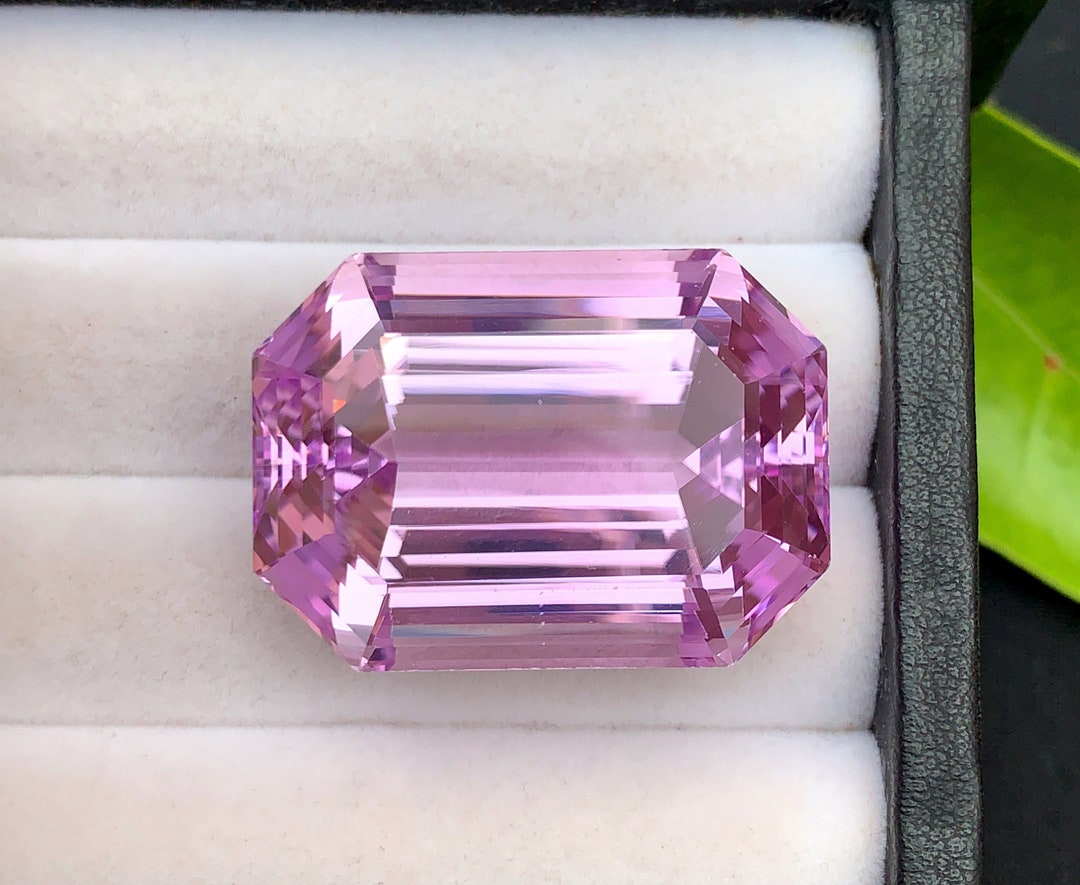 Gignatic Size Electric Lavender Pink Kunzite Loose Gemstone , Emerald ...