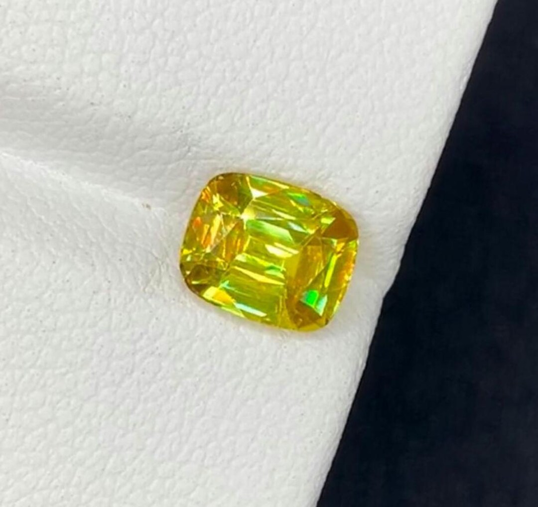 Ultra Fire Lustrous Sphene Titanite Gemstone With Strong Trichroism ...
