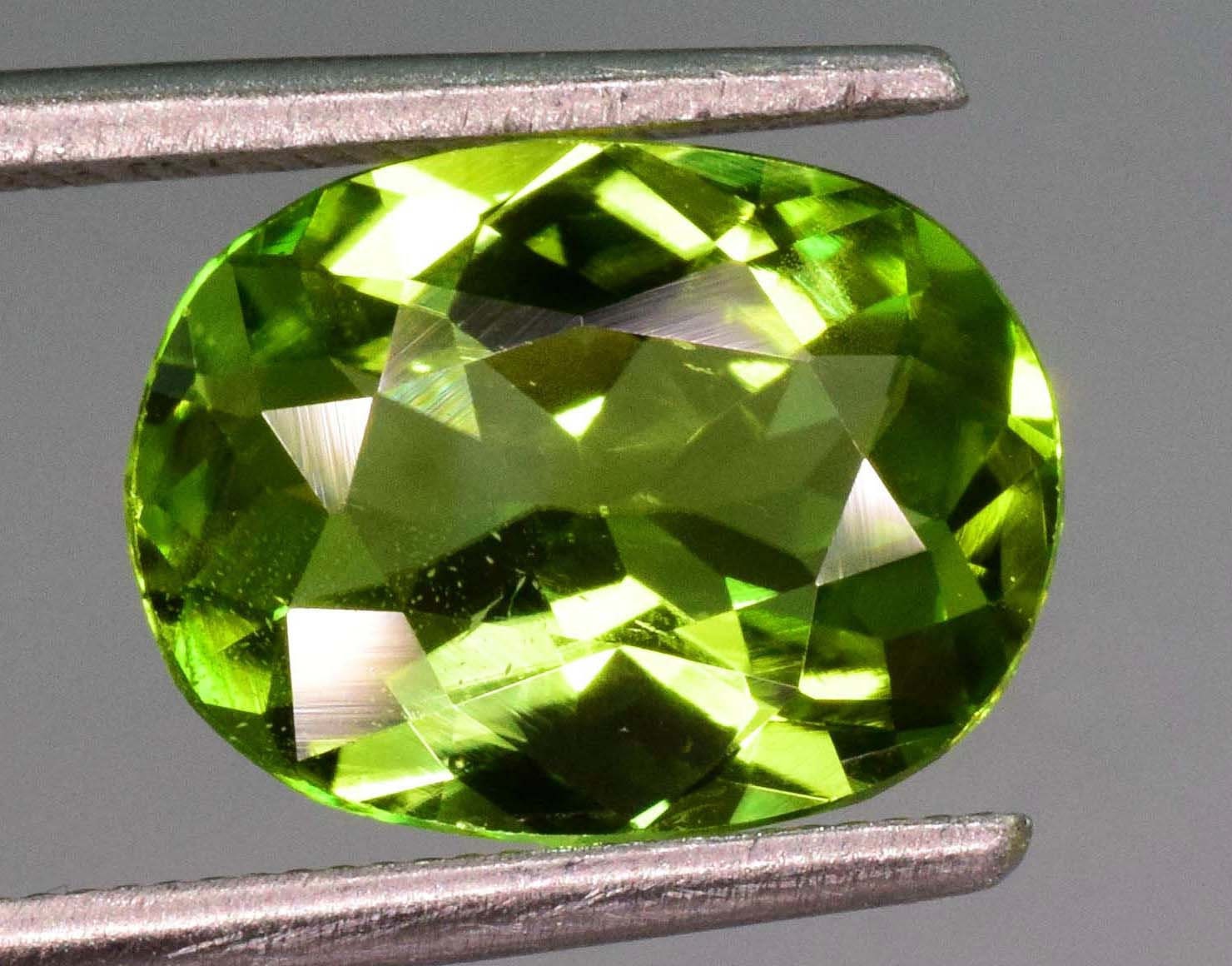 Natural Peridot Gemstone - 2.85 Carats - Etsy UK