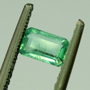 0.85 Carats Emerald Cut Eye Clean Green Color Emerald Loose Gemstone ...