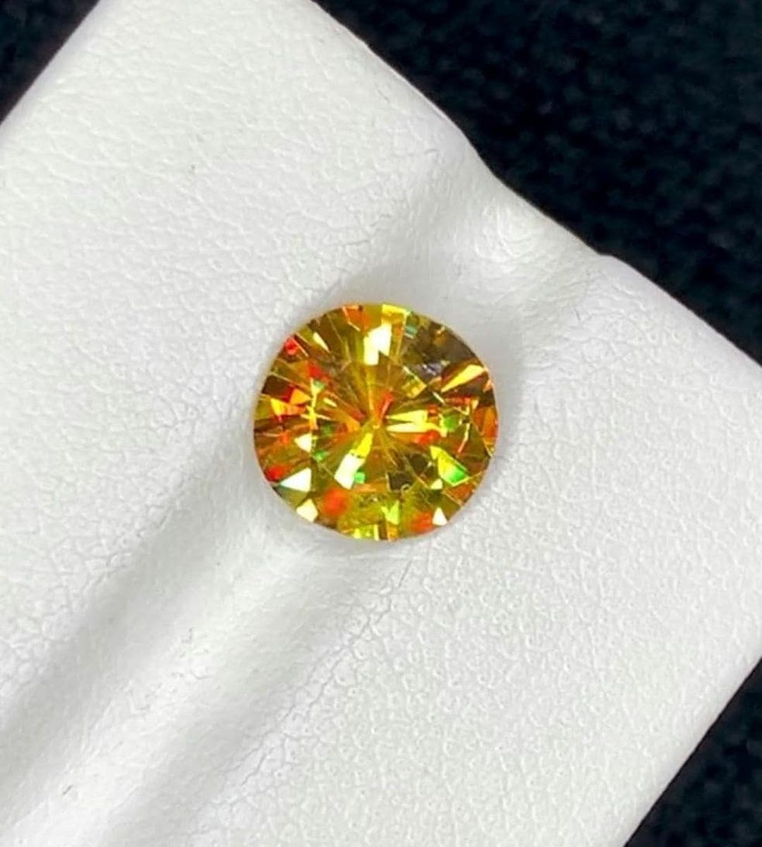 2.65 CT Round Sphene Gemstone: Yellow Titanite With Trichroism - Etsy