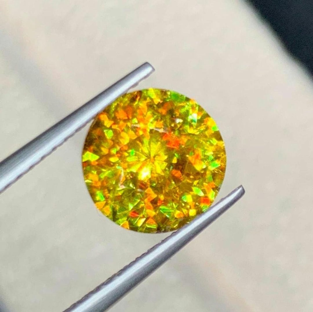 2.40 CT Round Sphene Gemstone: Gold Yellow Titanite With Trichroism - Etsy