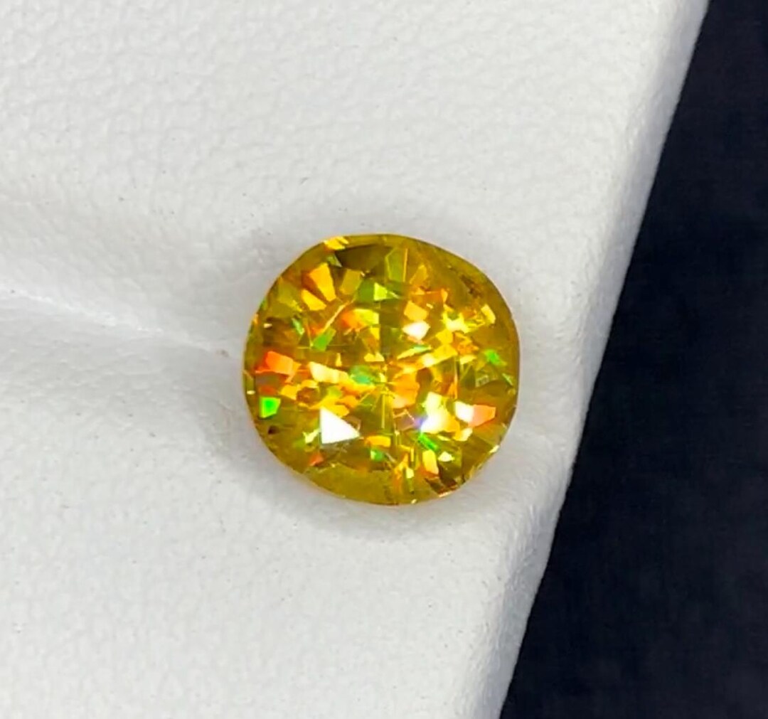 Ultra Fire Sparkling Sphene Titanite Gemstone With Strong Trichroism ...