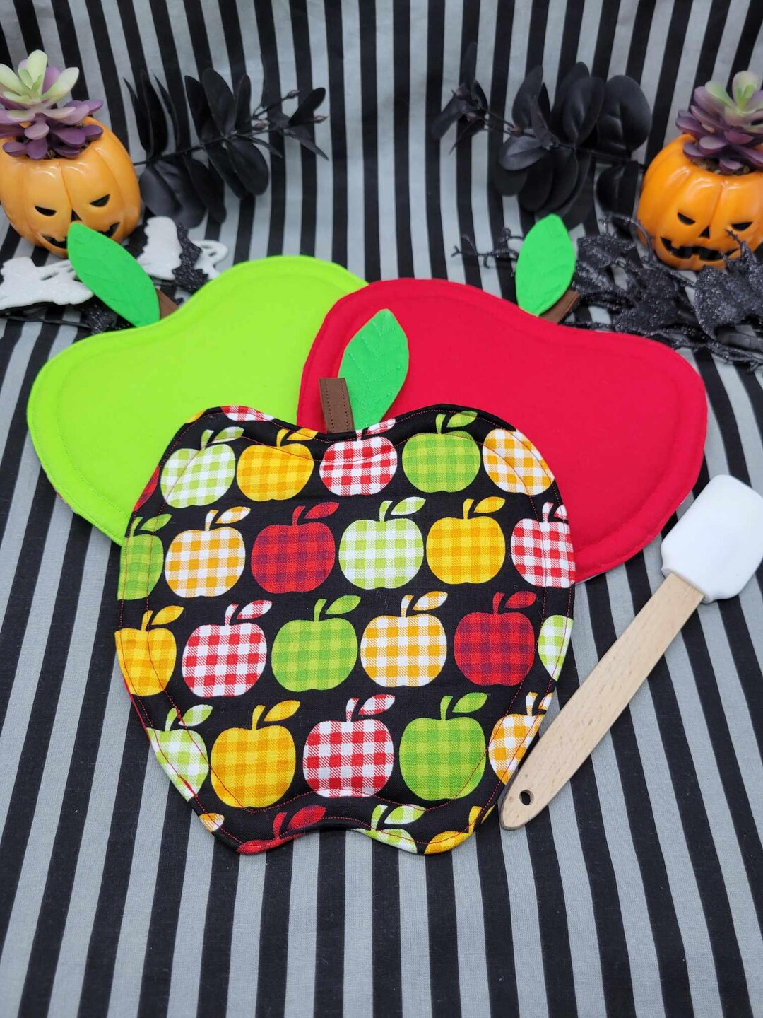 Plaid Apples, Apple Shaped Pot Holder! - Kitchen, Hot Pad, Oven Mitt ...