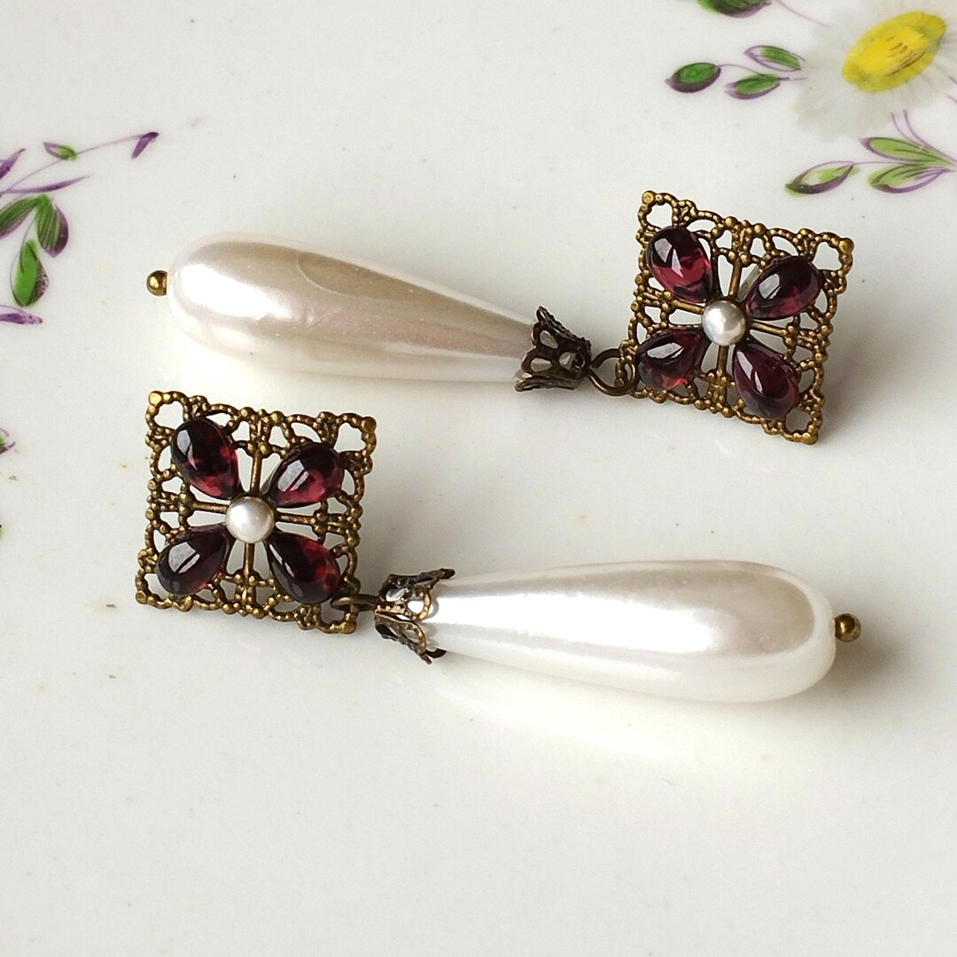 Tudor Earrings Pearl, Tudor Re-enactment, Tudor Costume, Tudor Inspired ...