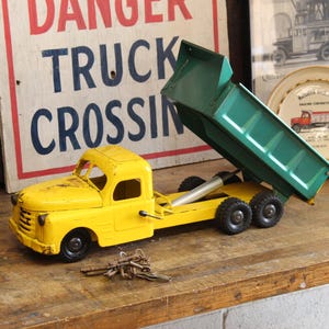 20" Structo Dump Truck Pressed Steel Vintage Toy W/ Hydraulic Mechanism ...