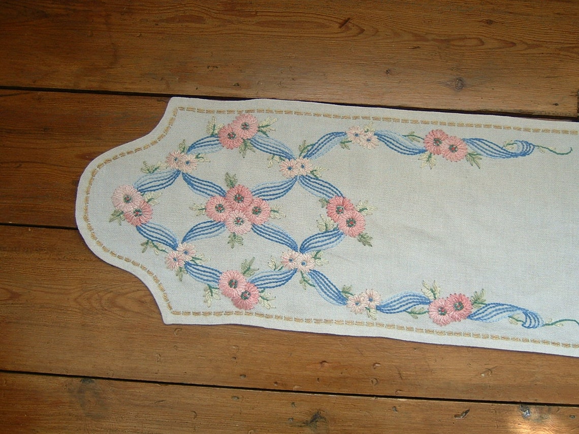 A Beautiful Hand Embroidered Table/sideboard Runner Pretty Pretty ...