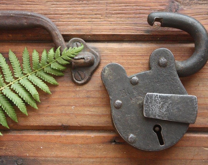 Unique vintage finds for home, fashion and electronics | Etsy