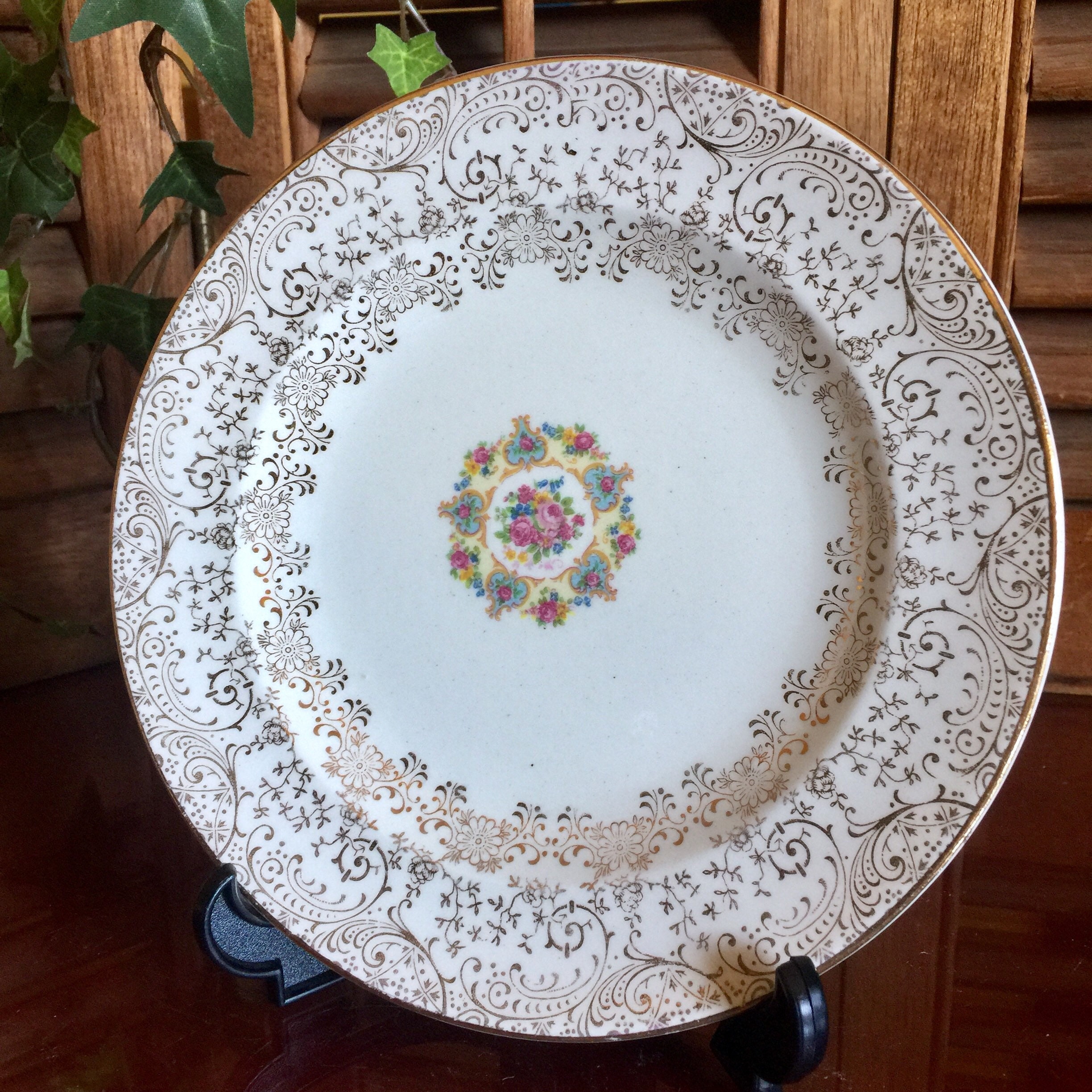 Vanity Fair Victorian Plates 22K Gold Mary Dunbar Pink Roses 1940 ...