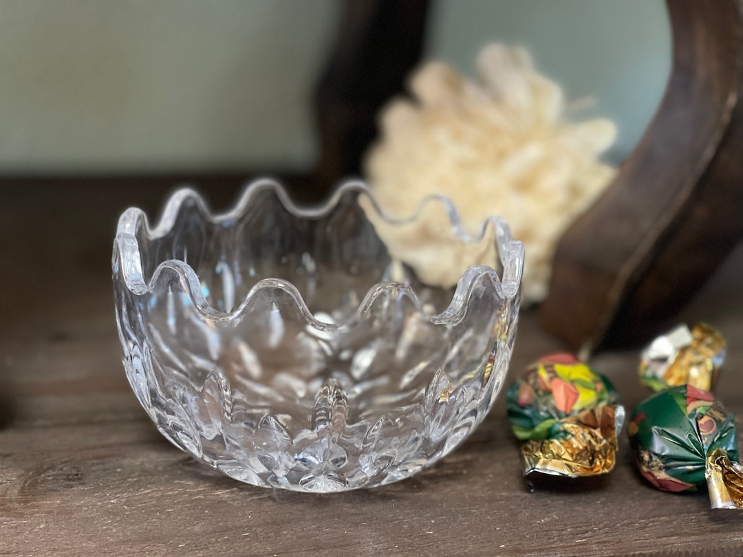 Crystal Glass Bowl Scalloped Candy Nuts Serving Dish Dimond Cut Glass ...
