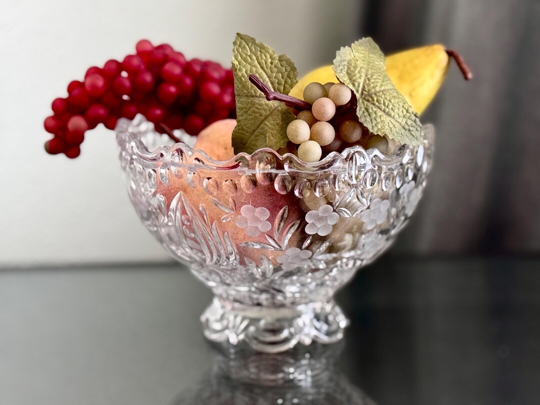 Round Floral Crystal Glass Bowl Footed Pedestal Candy Vase Scalloped ...