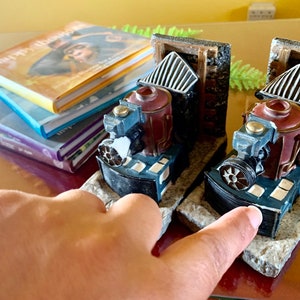 Train Bookend Set Railroad Shelf Decor Art Kids Room Statue Library ...