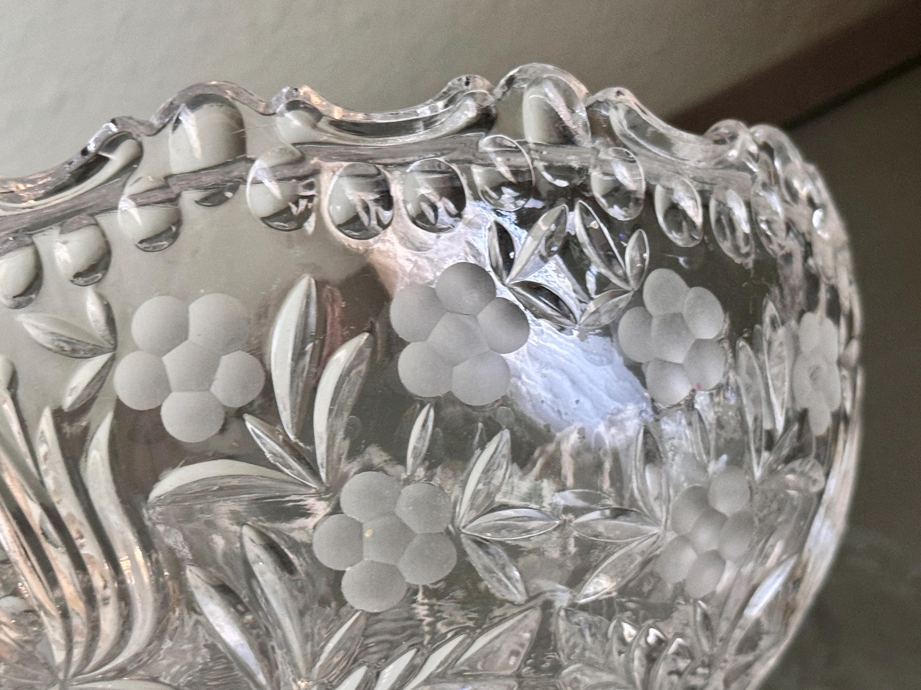Round Floral Crystal Glass Bowl Footed Pedestal Candy Vase Scalloped ...