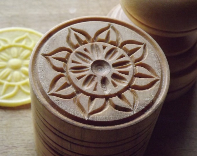 Bee Corzetti Pasta Stamp, Handturned, Handcarved in Maple From ...