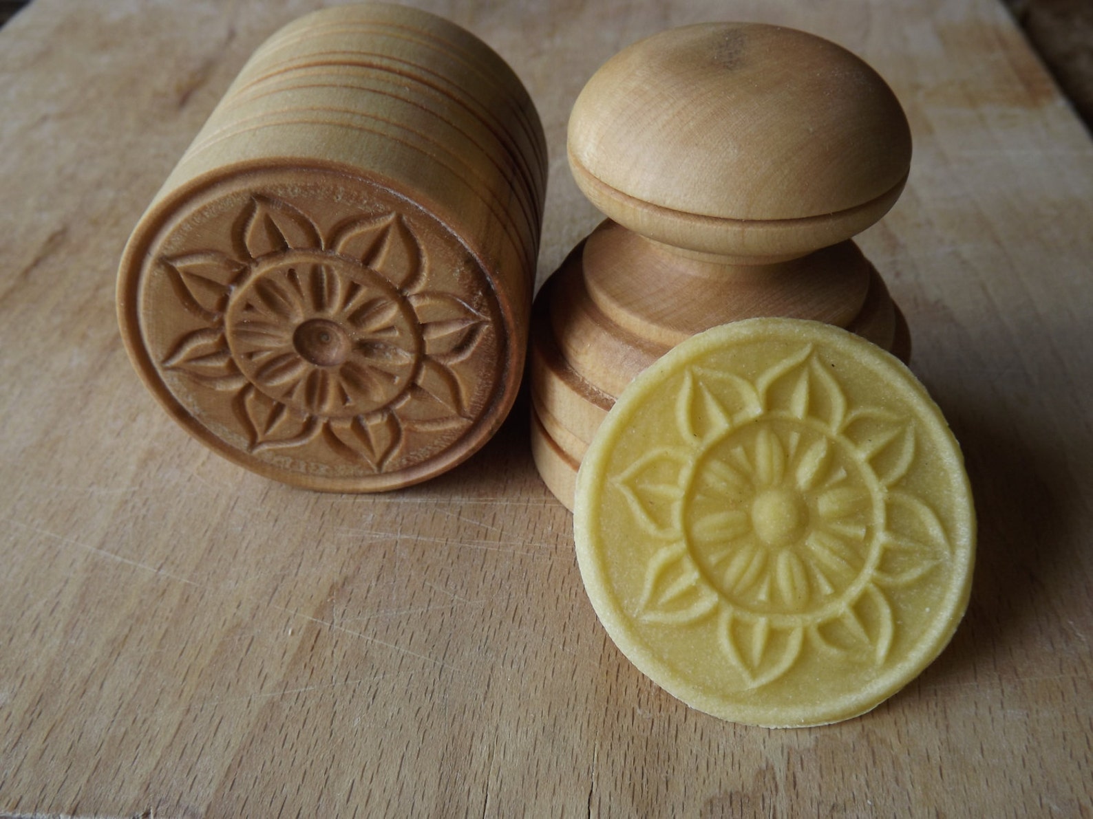 CORZETTI PASTA Stamp = 1 Handle + 1"Wildflower" Stamp handturned ...
