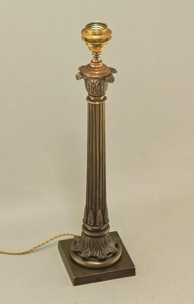 Gran lámpara de mesa antigua de bronce con columna corintia - Etsy España