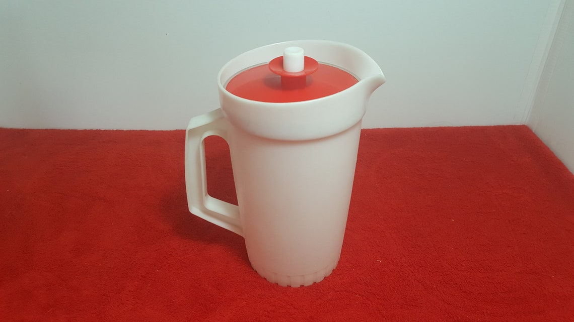 Vintage Tupperware Pitcher 1 Quart Pitcher With 4 Cups - Etsy