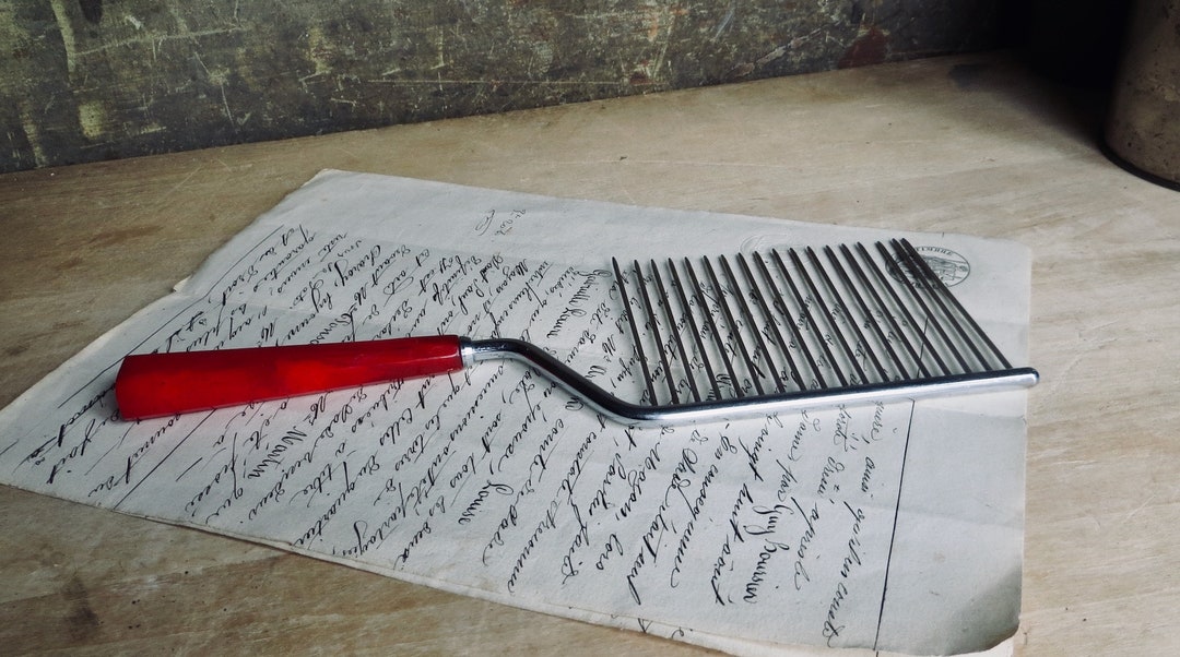 Vintage Cake Slicer Bakelite Handle Red Stainless Kitchen Utensil ...