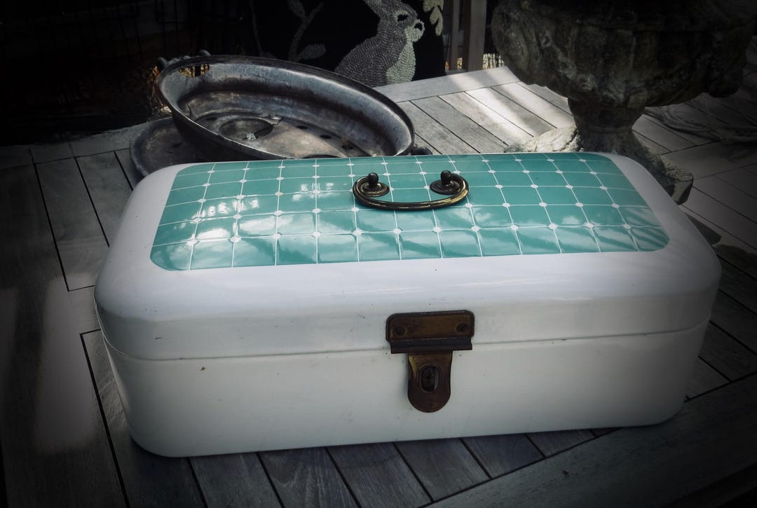 Vintage Bread Box Green Enamel Enamelware Kitchen Storage Bin ...