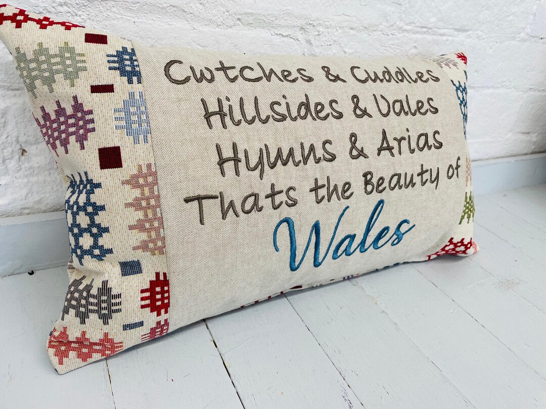Cwtches and Cuddles Welsh Quote- Welsh Blanket - Etsy