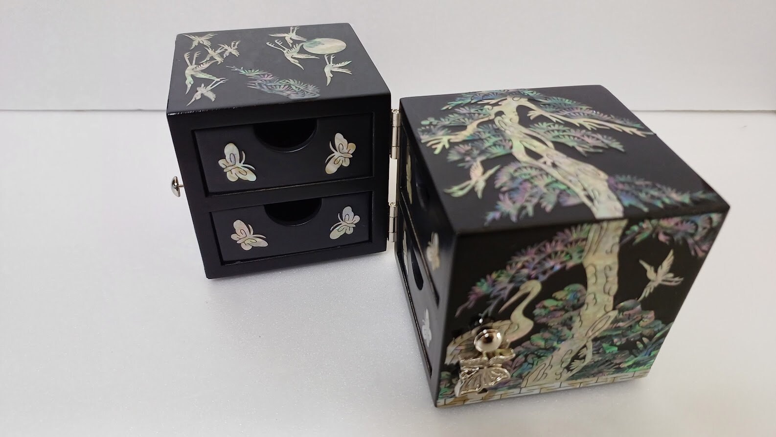Korean Traditional Design Najeon Mother-of-pearl Lacquer Jewelry Box ...