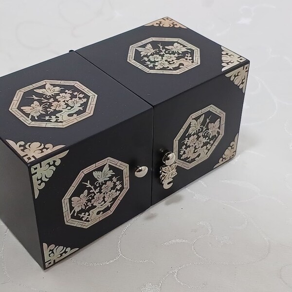 Traditional Jewelry Box - Etsy