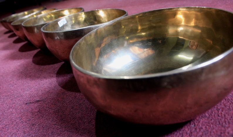 Set of Seven Chakra Bowls with Seven equivalent Chakra Notes | Etsy