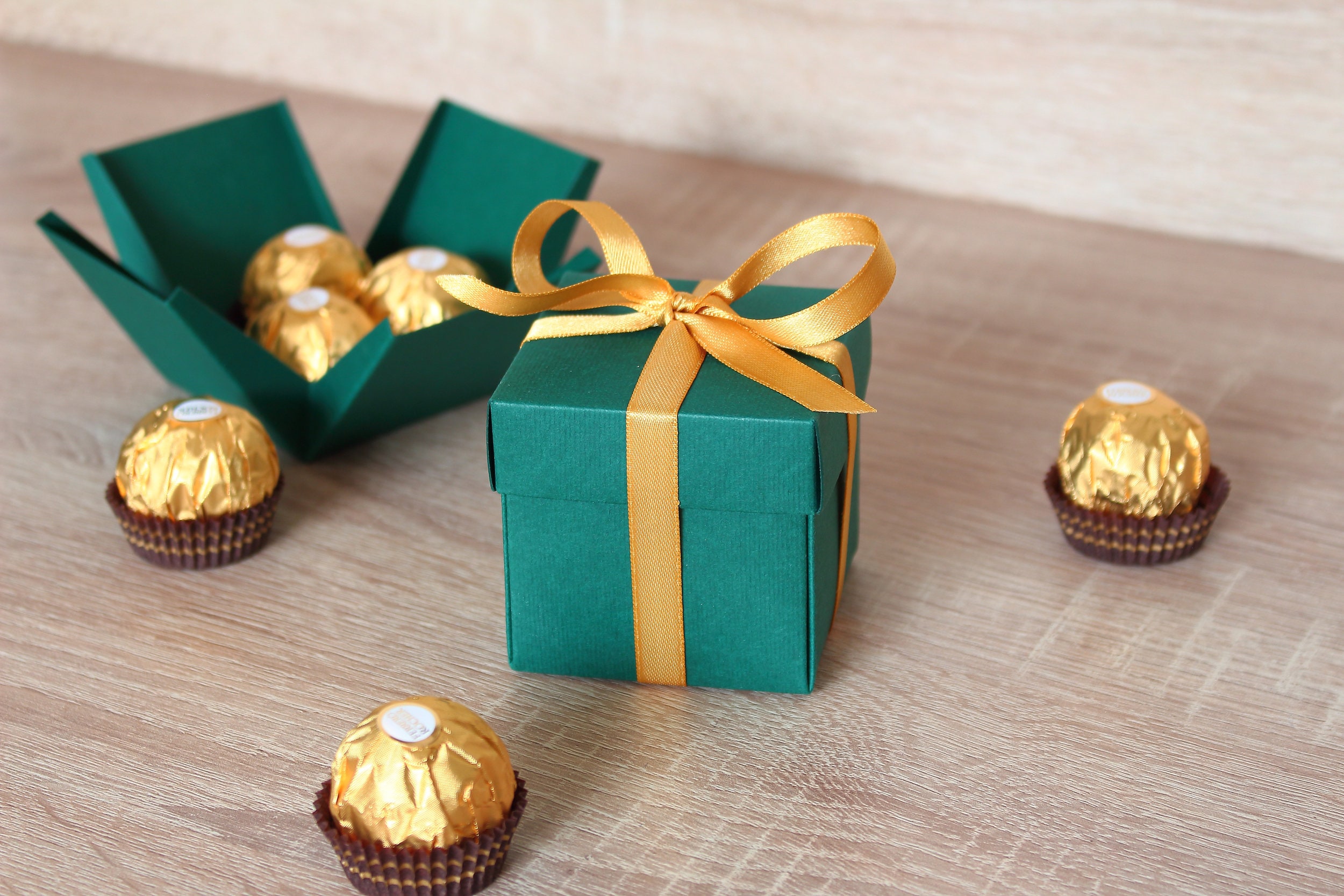 10 Small Favor Boxes With Ribbon, Square Gift Box With Lid, White Green ...