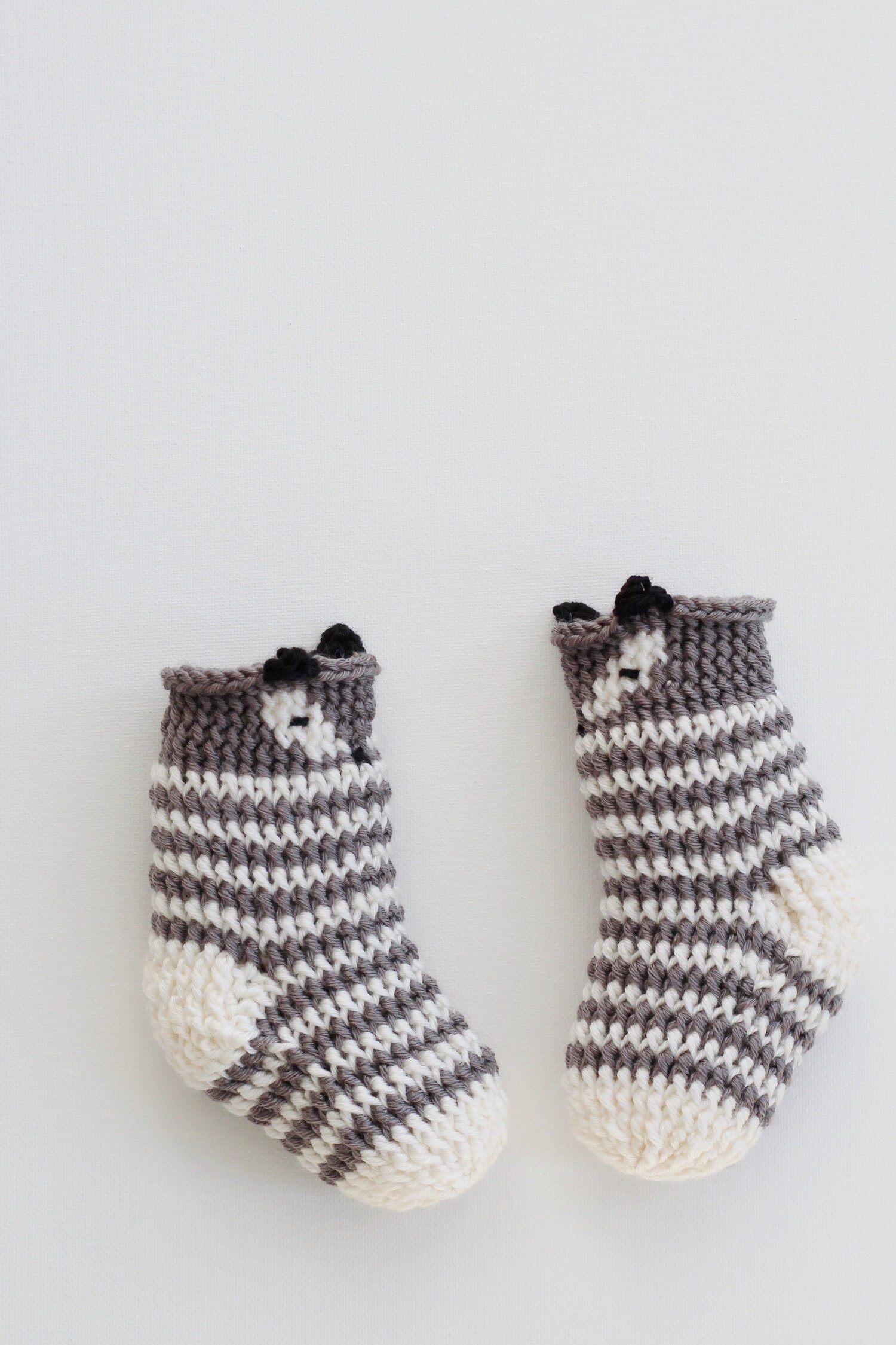 Crochet Pattern - Flynn Fox Socks by Lakeside Loops (includes 11 Sizes ...