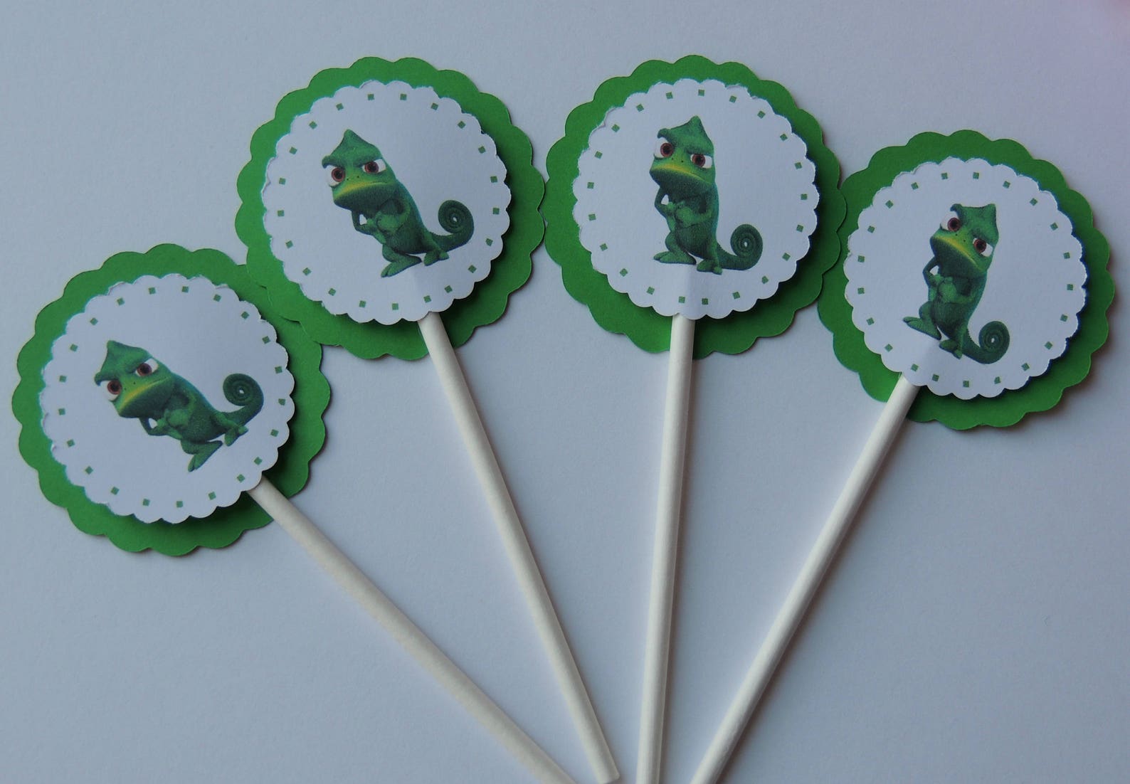 Princess Rapunzel Pascal Cupcake Wrappers Toppers | Etsy Italia