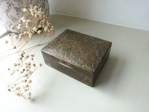 Antique Indian brass stamp box, wooden lining, hand m… - Gem